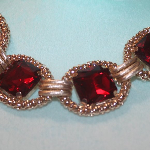 teri2037 | Jewelry | Nwtags Gold Tone Chain Red Rhinestone Necklace ...